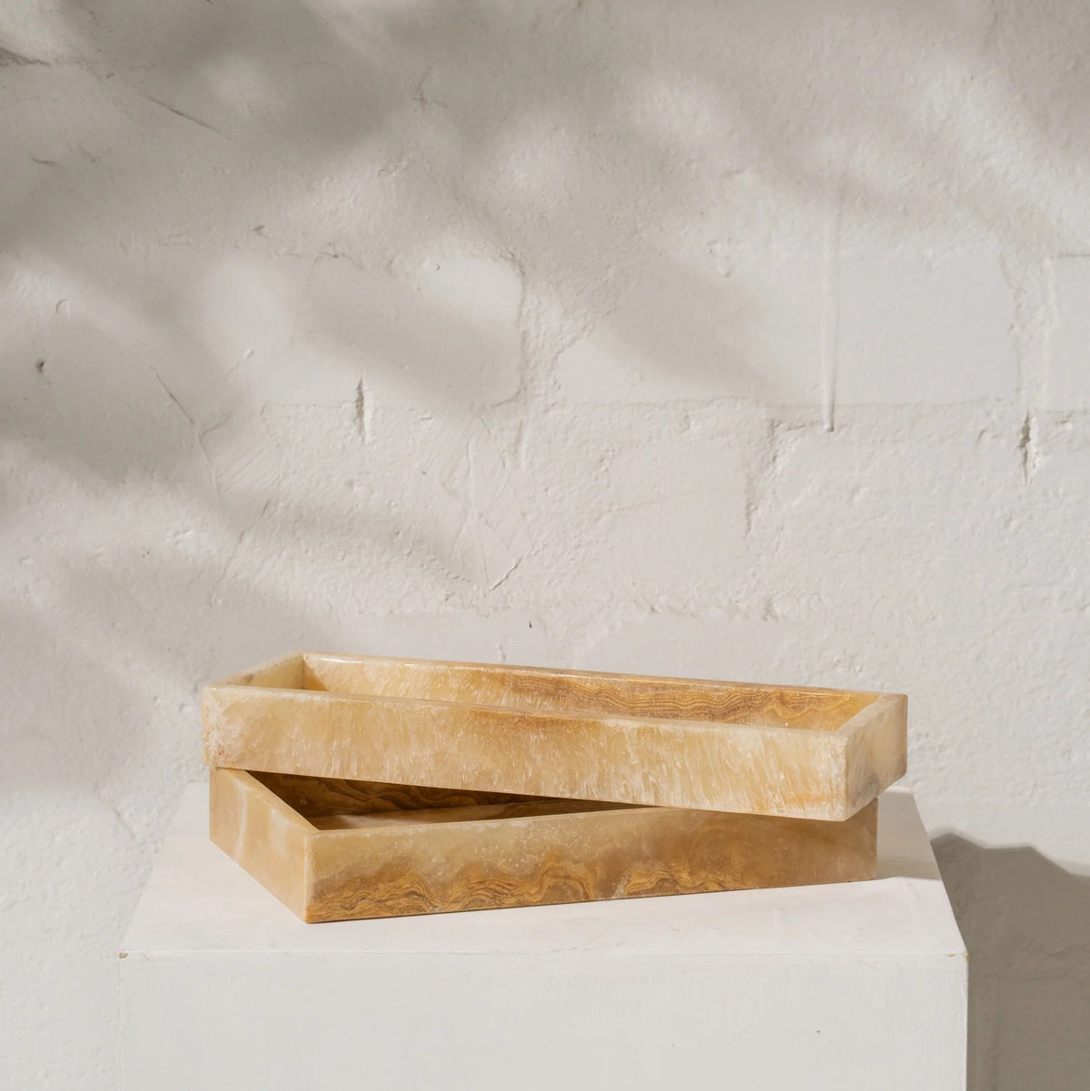 'Daphina' Onyx Tray | Medium | Inartisan | Green Door Decor | Trays